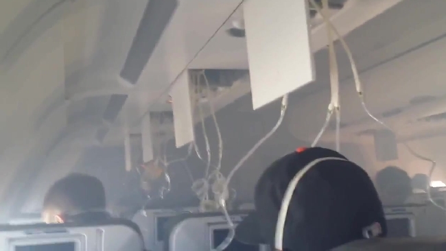 Usa, problemi al motore e fumo in cabina: video mostra l'emergenza in volo - Foto Tgcom24