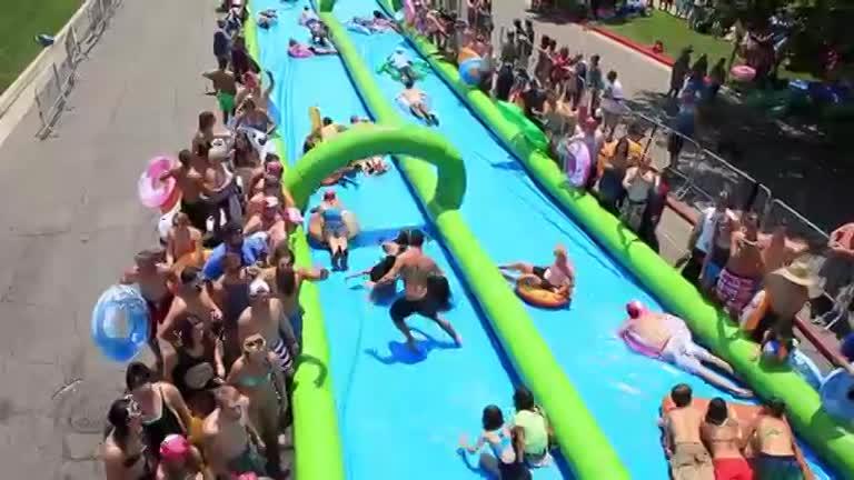 Lo scivolo gigante conquista le città Usa - Video Tgcom24